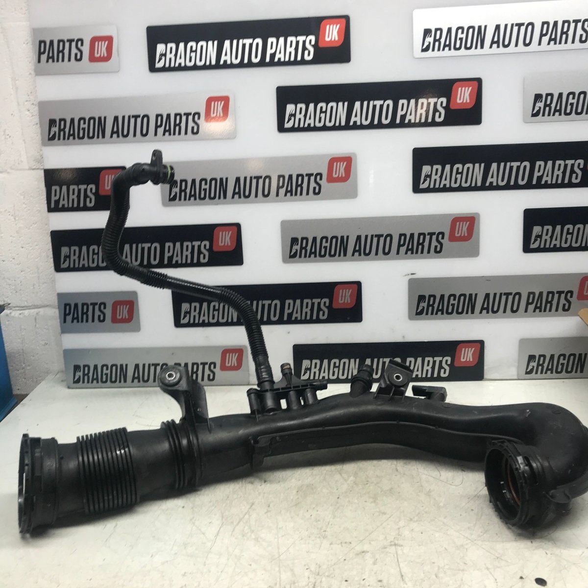 2018 / Mercedes-Benz / Engine Clean Air Line / A260090300Q/A2600901800