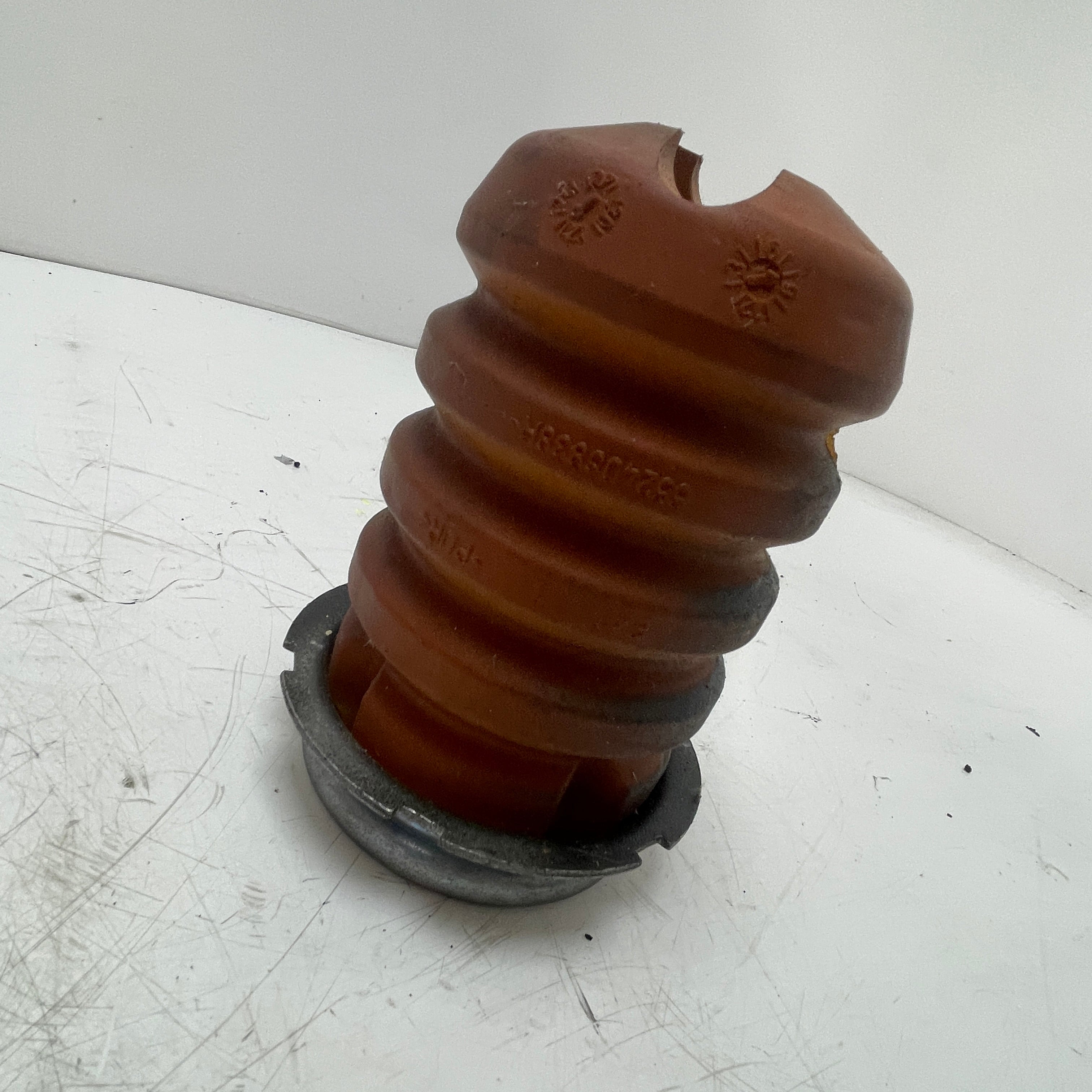 2021 / Renault/ Movano / Rear Suspension Rubber Bump Stop Buffer / 552