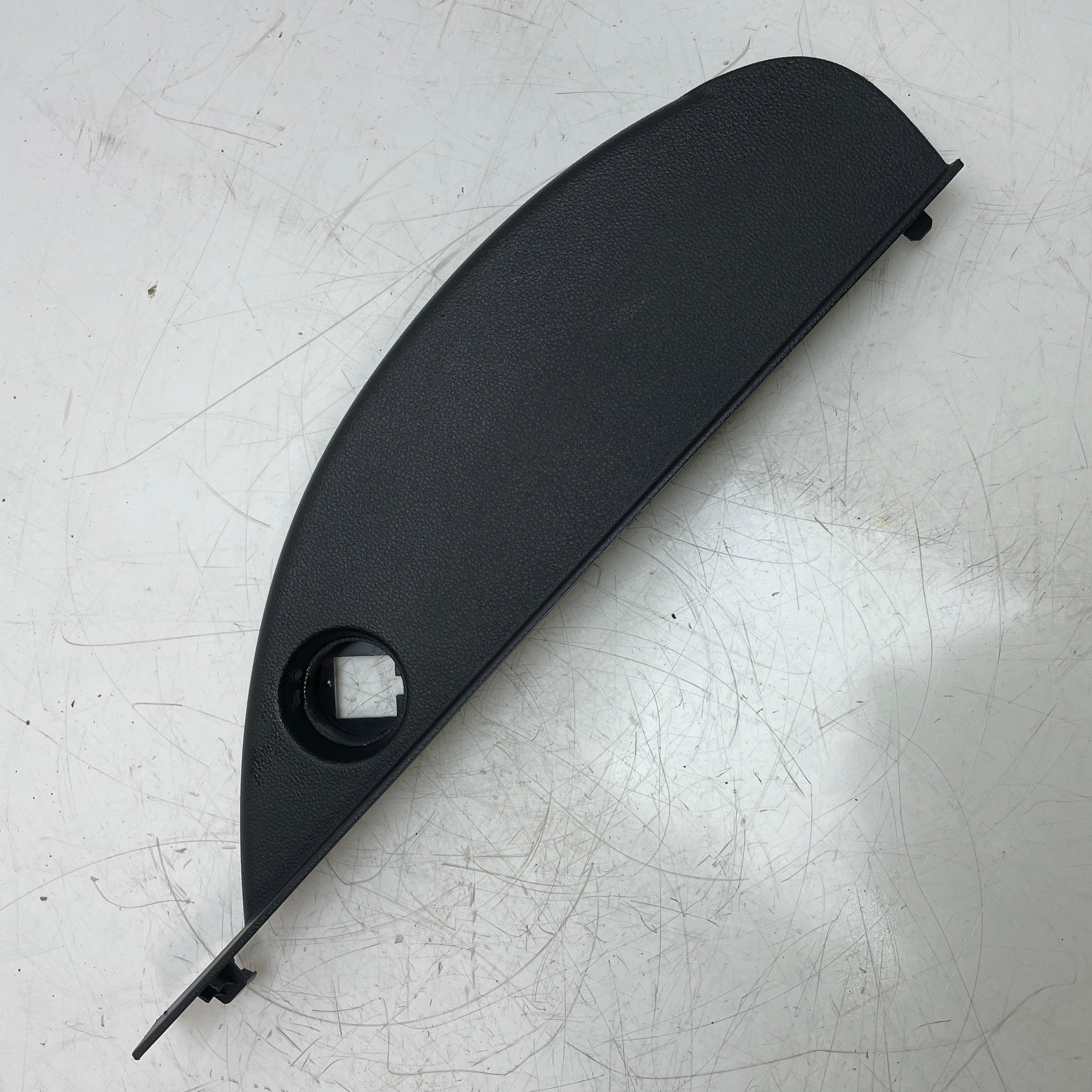 Renault / Master / Trim Moulding Left Side / 2.3L Diesel / 689206752R