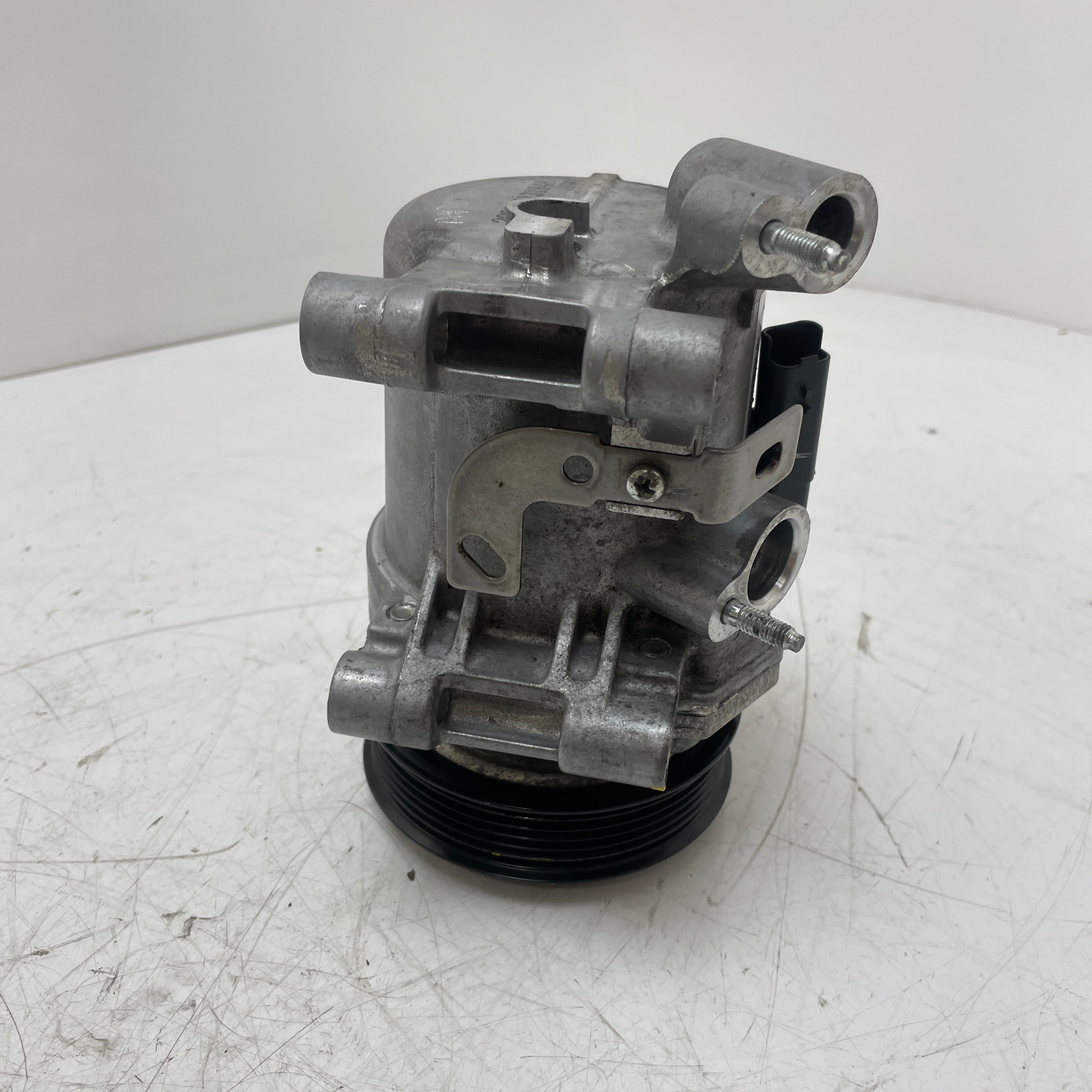 Citroen Peugeot 1.5 Diesel A/C Pump 9810349980-01