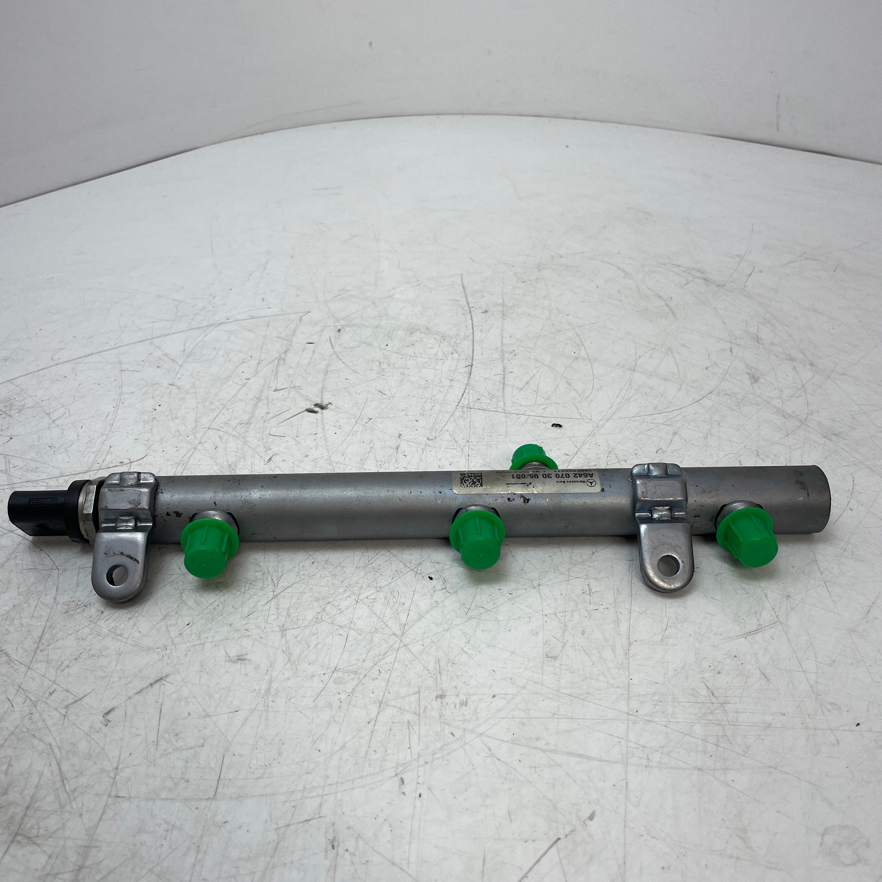 Mercedes-Benz Fuel Rail 3.0L Diesel A6420703095