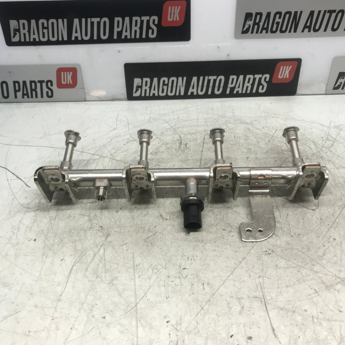 2018-2020 Land Rover/Jaguar / Fuel Rail / 2.0L Petrol / H4P3-9D280-AC