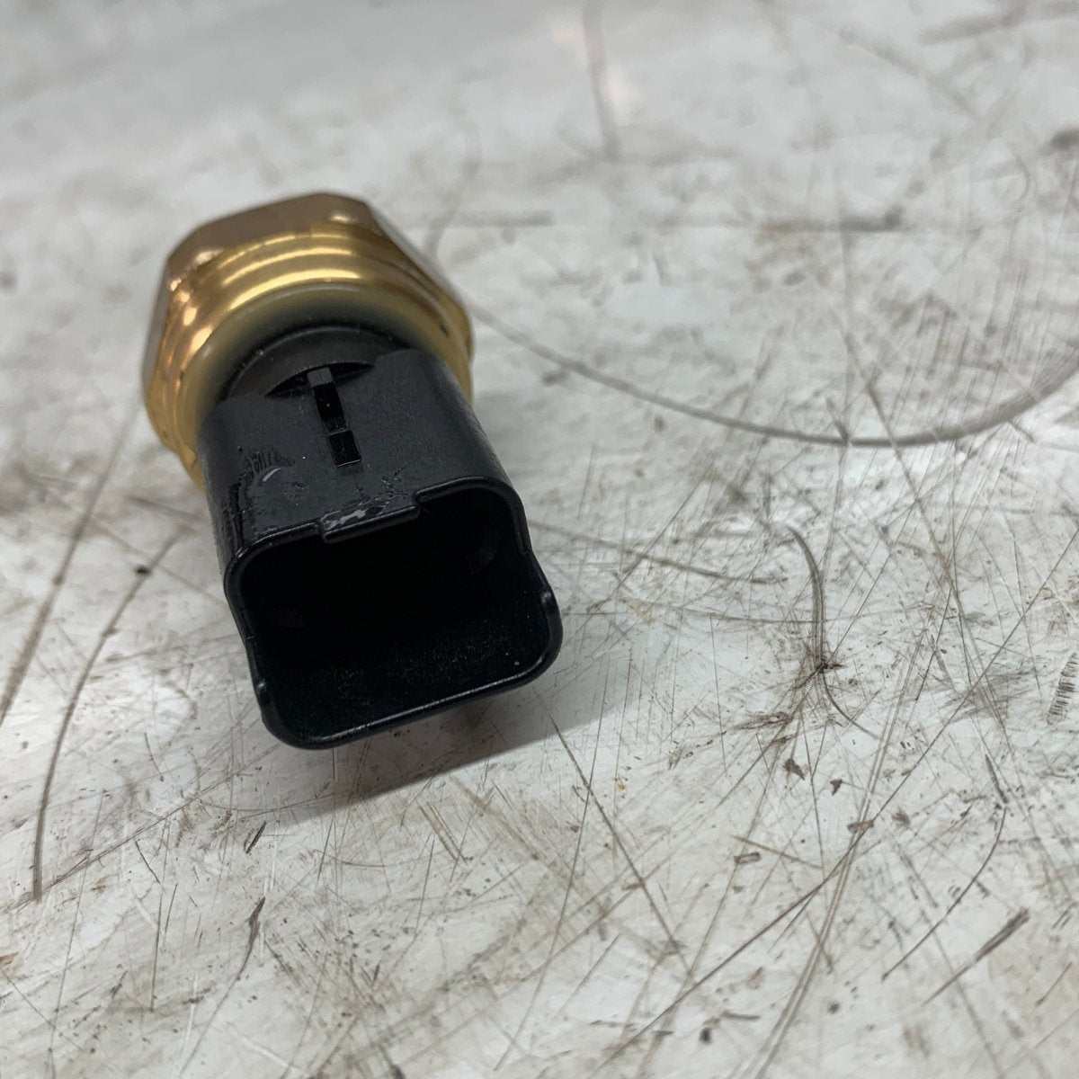 2015 / Citroen / Peugeot/ 1.2 Petrol / Oil Pressure Sensor / 967403578