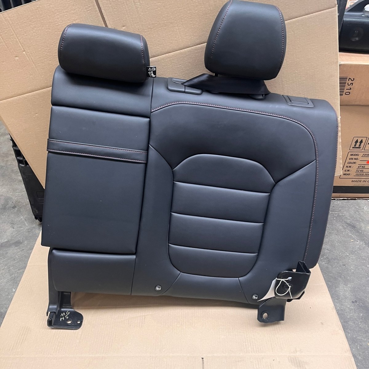2022 MG HS / Rear/Middle Seat Back Rest / 1.5L Petrol