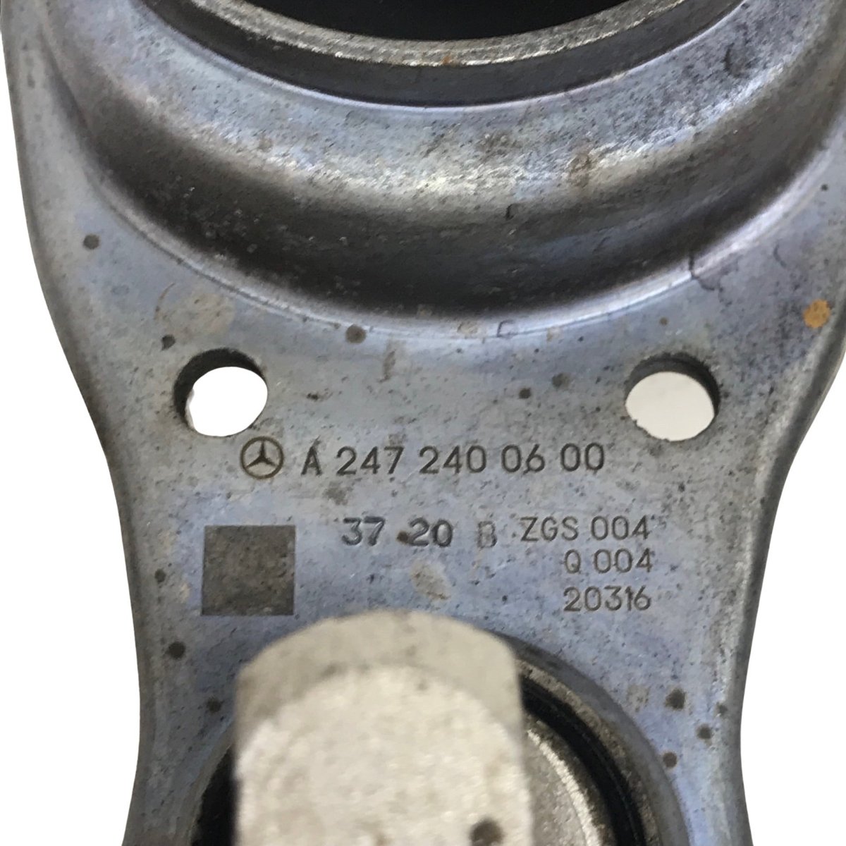 Mercedes A B C Class 1.5L Diesel K9K Engine Mount Bracket A2472400600